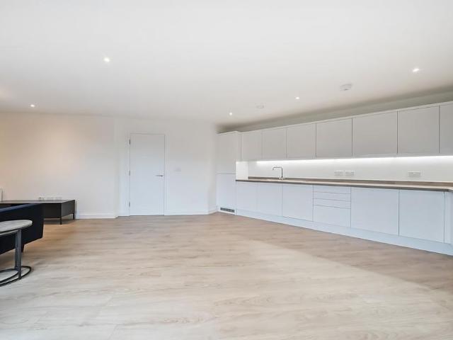 2 bedroom penthouse to rent