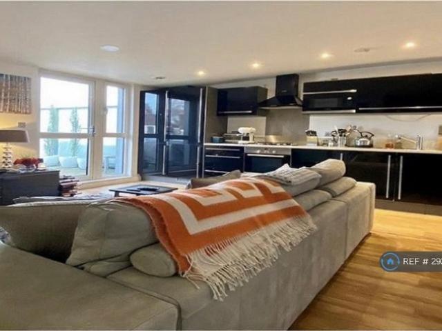 2 bedroom penthouse to rent