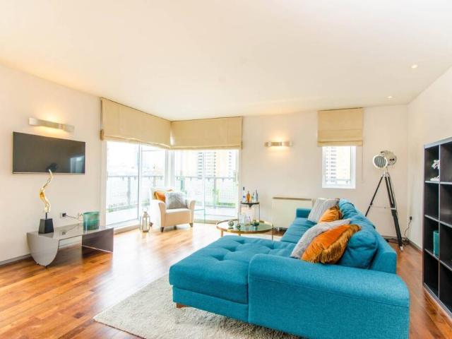 2 bedroom penthouse to rent
