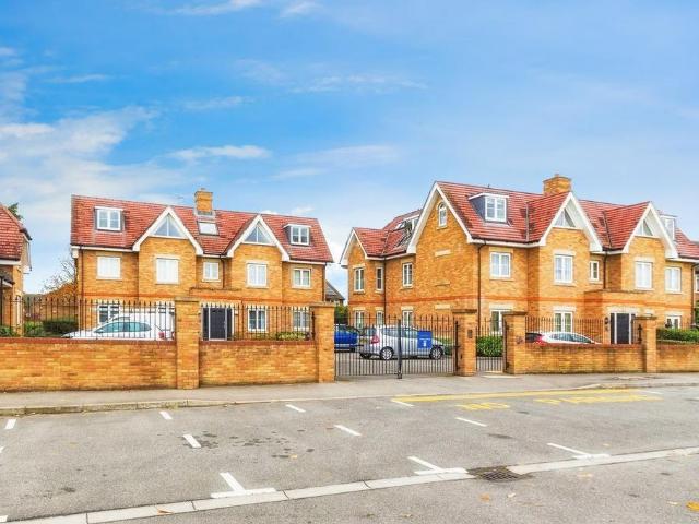 2 bedroom penthouse to rent