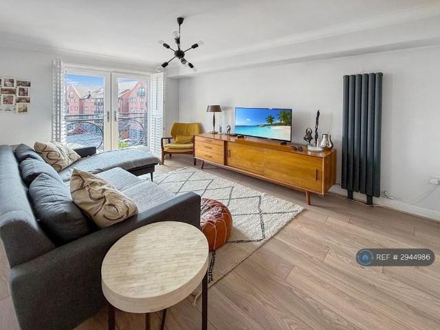 2 bedroom penthouse to rent