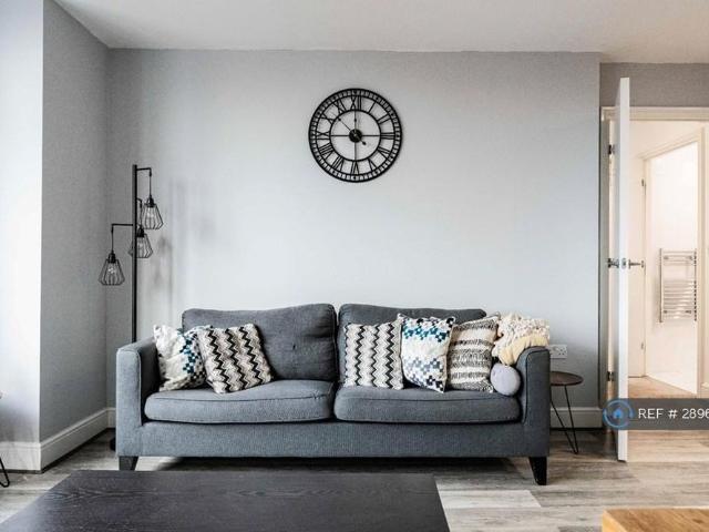 2 bedroom penthouse to rent