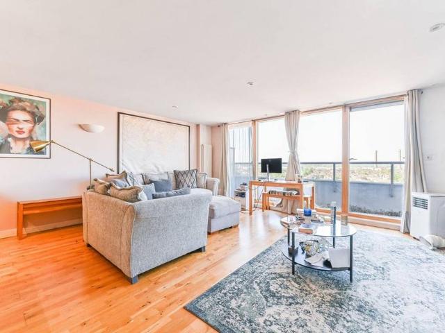 2 bedroom penthouse to rent