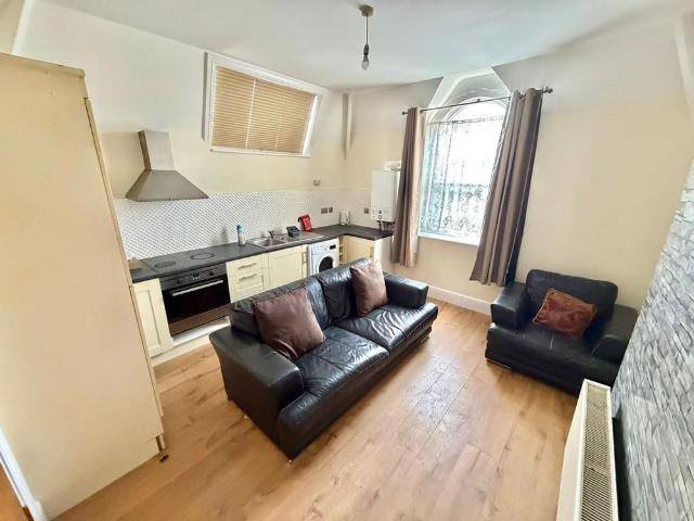 2 bedroom penthouse to rent