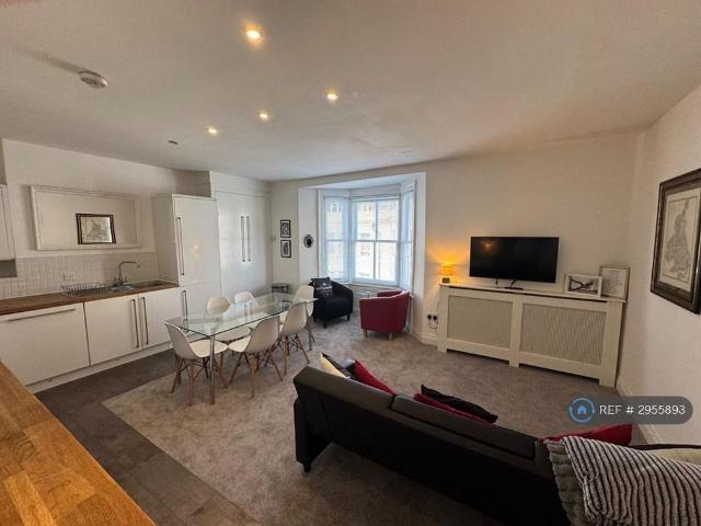 2 bedroom penthouse to rent