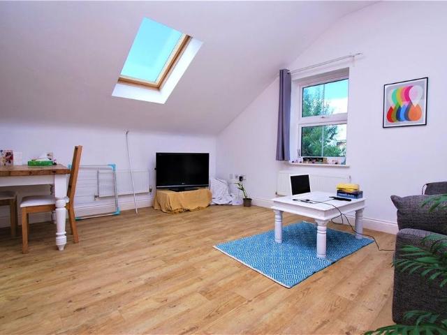 2 bedroom penthouse to rent
