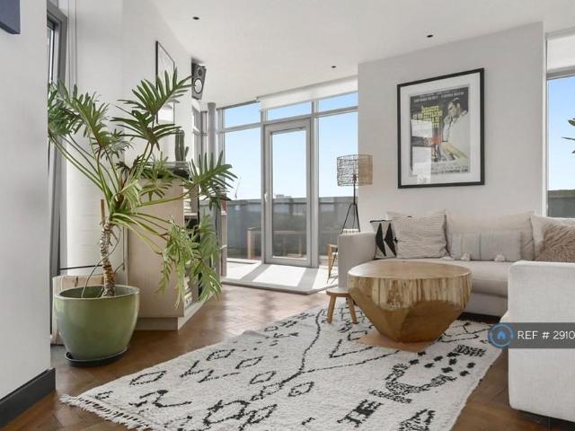 2 bedroom penthouse to rent
