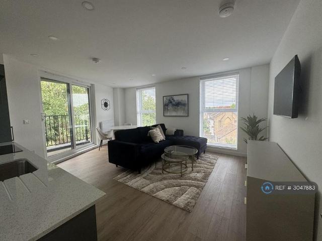 2 bedroom penthouse to rent