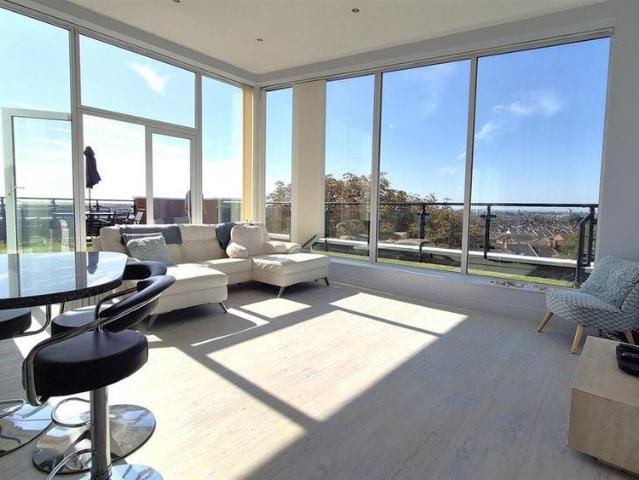 2 bedroom penthouse to rent