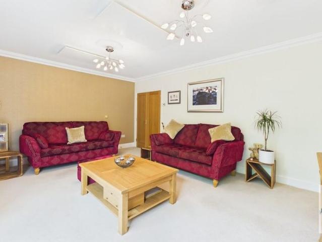 2 bedroom penthouse to rent