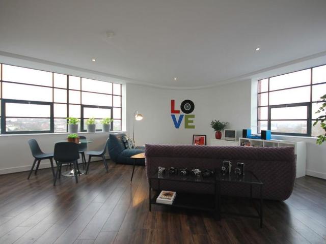 2 bedroom penthouse to rent