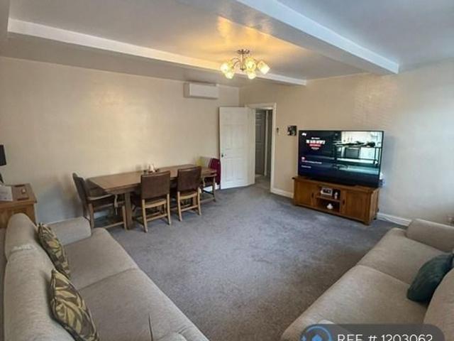 2 bedroom penthouse to rent
