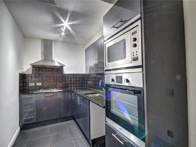 2 bedroom penthouse to rent