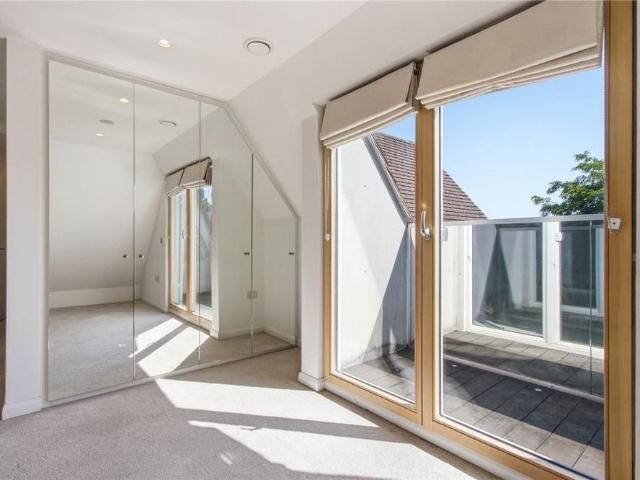 2 bedroom penthouse to rent