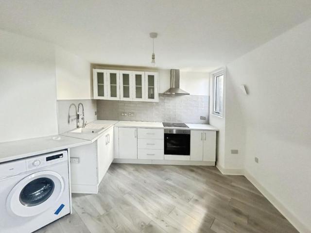 2 bedroom penthouse to rent