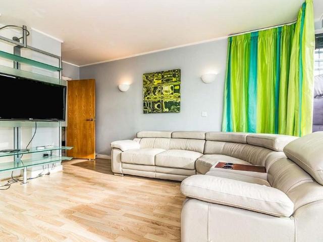 2 bedroom penthouse to rent
