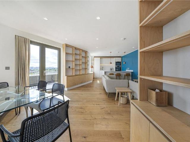 2 bedroom penthouse to rent