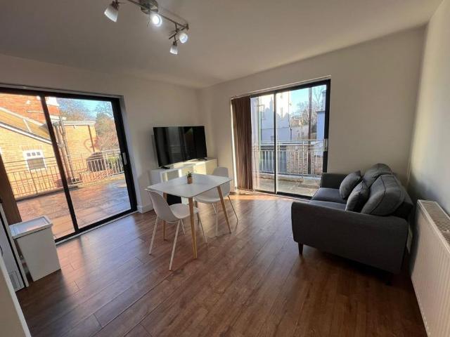 2 bedroom penthouse to rent