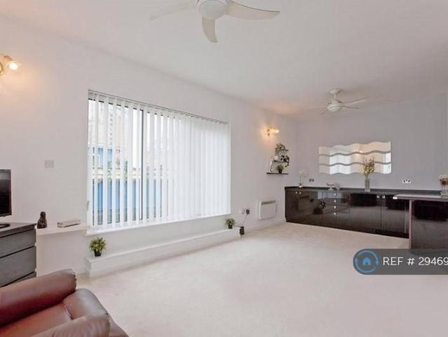 2 bedroom penthouse to rent