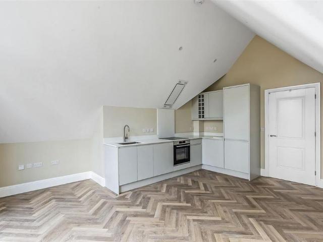 2 bedroom penthouse to rent