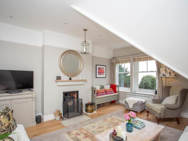 2 bedroom penthouse to rent