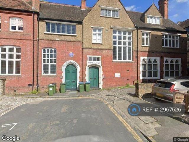2 bedroom penthouse to rent