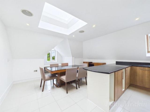 2 bedroom penthouse to rent