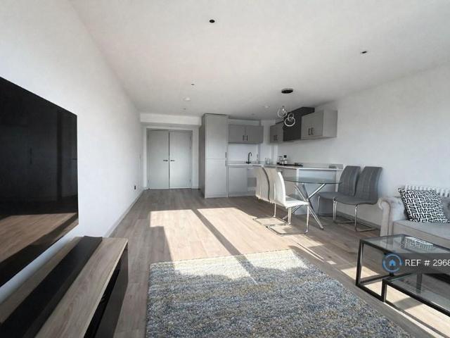 2 bedroom penthouse to rent