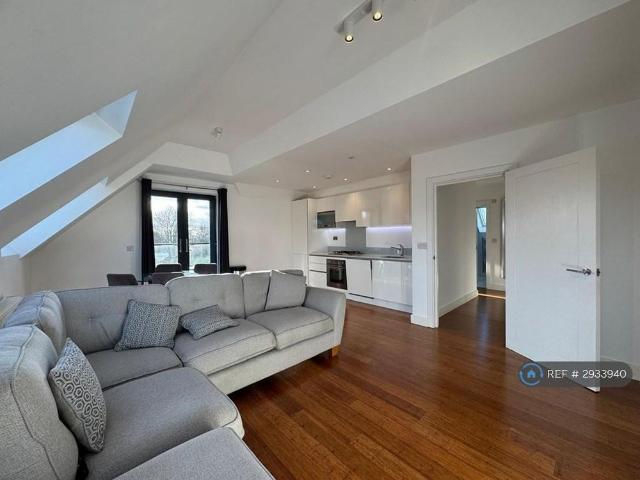 2 bedroom penthouse to rent