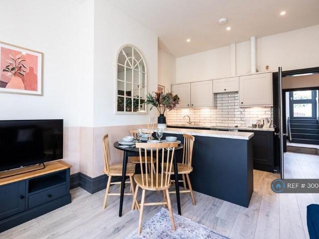 2 bedroom penthouse to rent