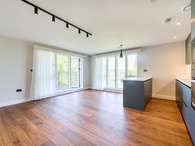 2 bedroom penthouse to rent