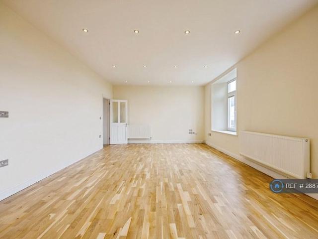 2 bedroom penthouse to rent