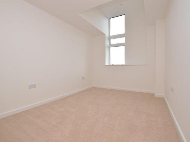 2 bedroom penthouse to rent