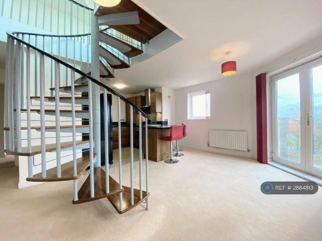 2 bedroom penthouse to rent
