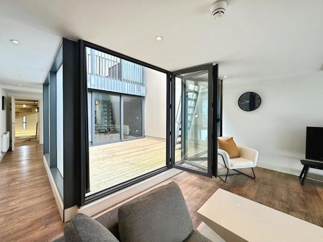 2 bedroom penthouse to rent