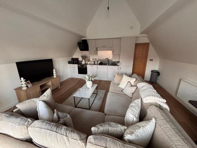 2 bedroom penthouse to rent