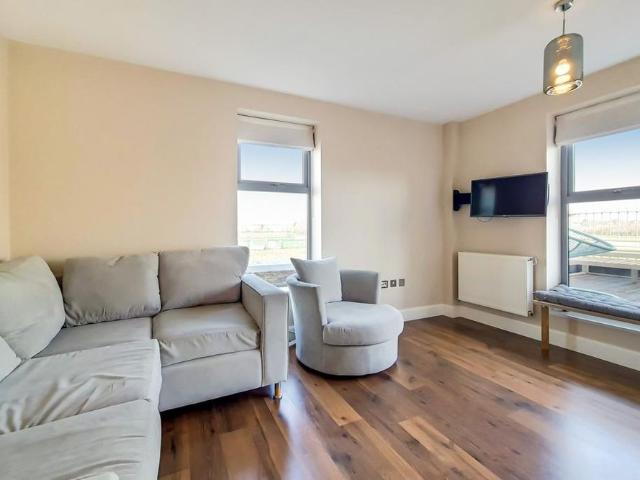 2 bedroom penthouse to rent