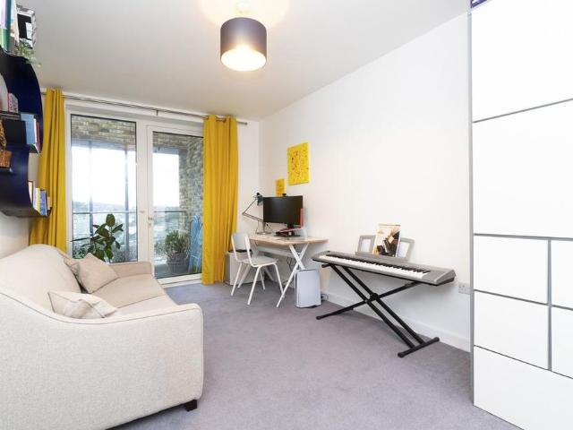 2 bedroom penthouse to rent
