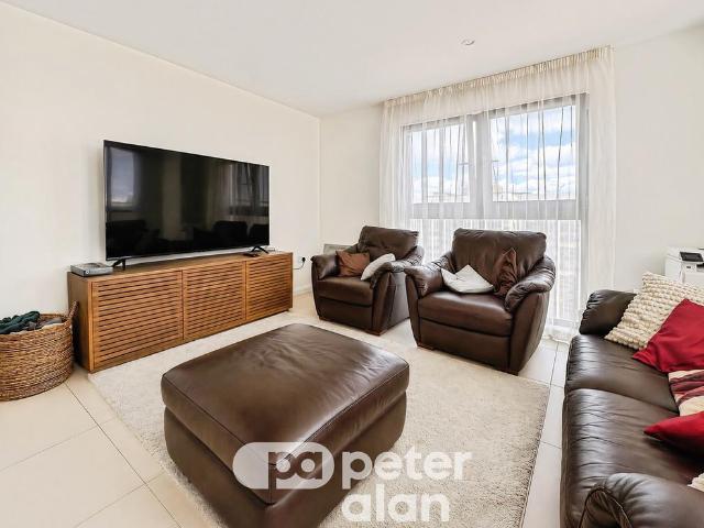 2 bedroom penthouse to rent