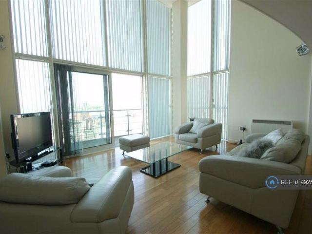2 bedroom penthouse to rent