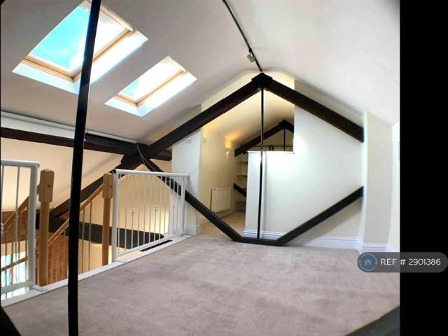 2 bedroom penthouse to rent