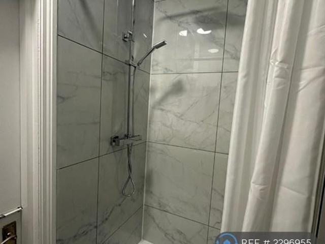 2 bedroom penthouse to rent
