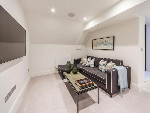 2 bedroom penthouse to rent