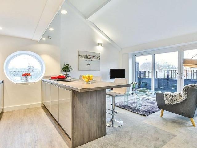 2 bedroom penthouse to rent