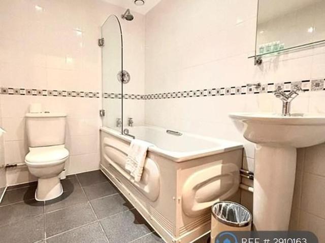 2 bedroom penthouse to rent