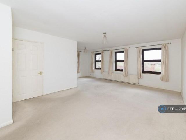 2 bedroom penthouse to rent