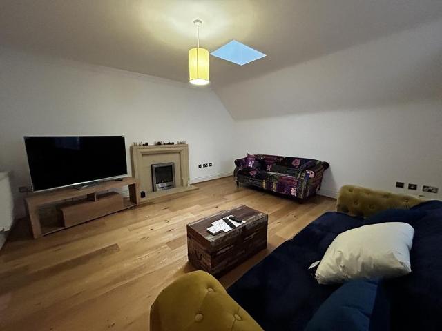 2 bedroom penthouse to rent