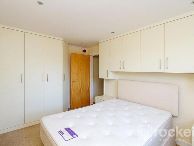 2 bedroom penthouse to rent