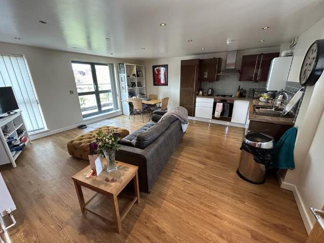2 bedroom penthouse to rent