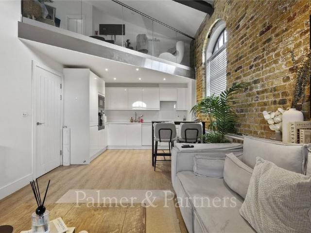 2 bedroom penthouse to rent